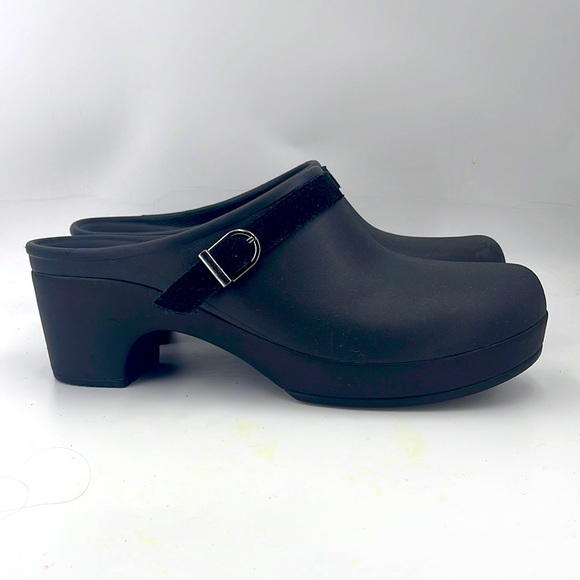 CROCS | Shoes | Croc Sarah Cobbler Heel Slip On Shoe Busy Day Neria ...